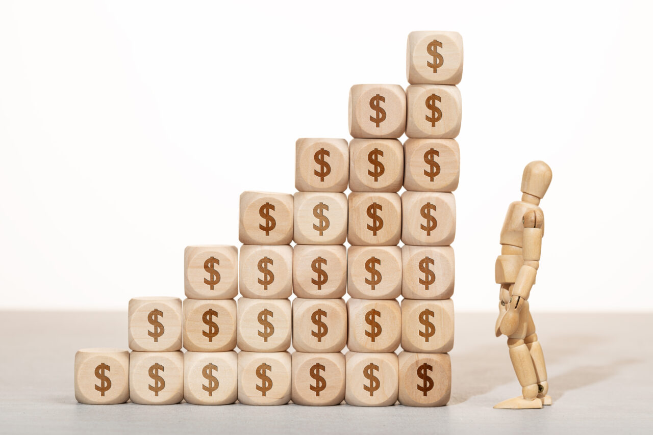 7 Characteristics of Wealthy People | WealthBuilders